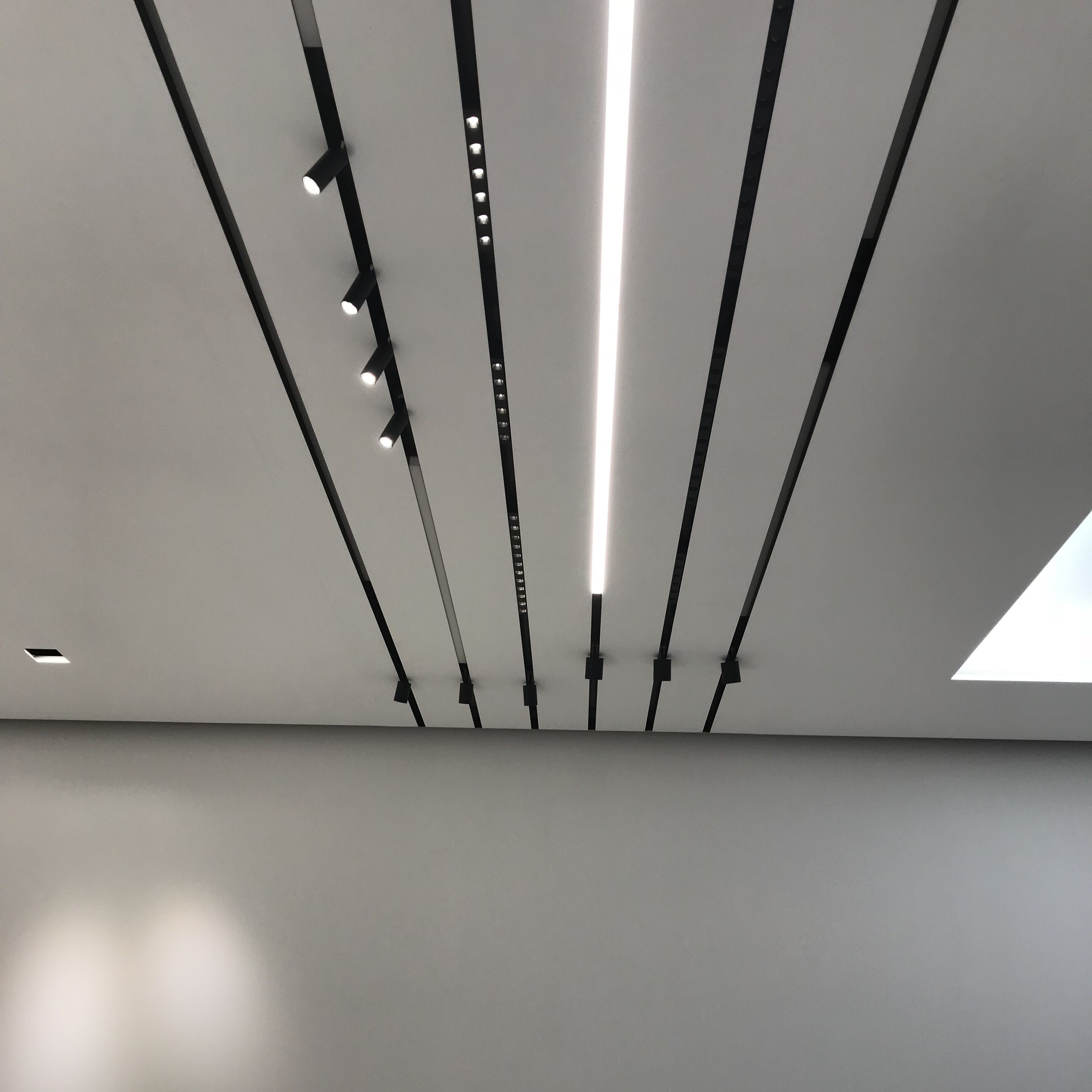 Ceiling Aluminum Alloy 3000K 5W LED Magnetic Track Light Ceiling Aluminum Alloy 3000K 5W LED Magnetic Track Light